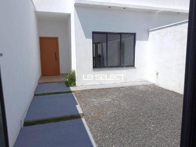 Casa no bairro Laranjeiras com dois quartos, suíte e uma vaga de garagem
