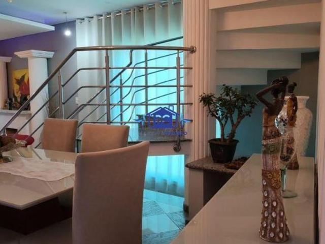Casa no bairro morro da mina, possui 5 quartos sendo 01 suite, salas de estar e jantar, cozinha con
