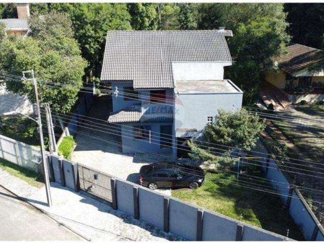 Casa no Bairro Neoville, face Norte, com 5 quartos Curitiba PR