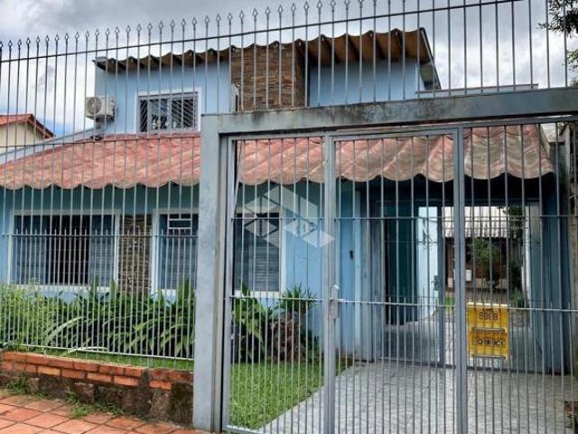 Casa no bairro Nonoai com 2 quartos e amplo living e 6 vagas