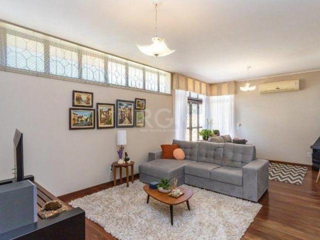 Casa no bairro Petrópolis de 3 dormitórios
