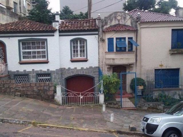 casa no Bairro Petrópolis 2 vagas,um dos bairros mais valorizados da cidade!