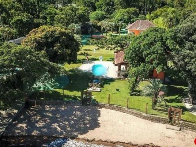 Casa no bairro Ponta Grossa com suíte presidencial