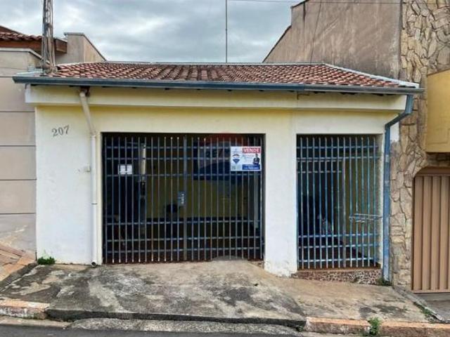 Casa no bairro Santa Cruz, próximo ao centro, 3 dormitórios, 147m2, por R$470.000,00