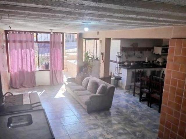 Casa no bairro Santa Fé com 3 dormitórios e 3 vagas
