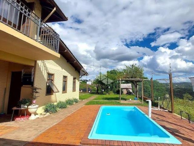Casa no bairro Santa Rita de 3 quartos, sendo 2 suítes na parte superior