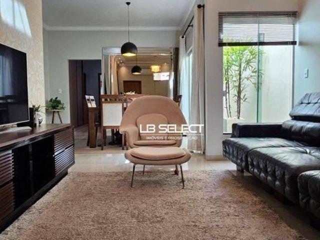 Casa no bairro Santa Rosa com quatro quartos, duas suítes e varanda gourmet