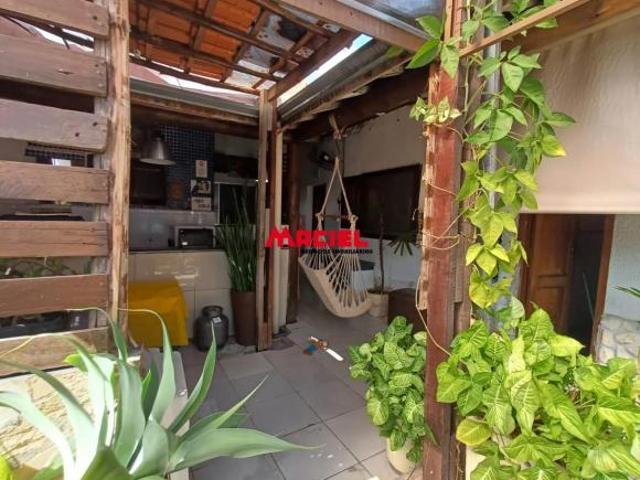 Casa no Bairro Santo Onofre com Piscina casa térrea
