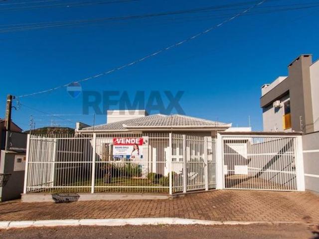 Casa no bairro Senai com três dormitórios,área de lazer completa !
