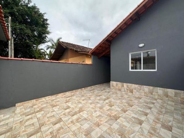 Casa no bairro suarão lado pista com piscina
