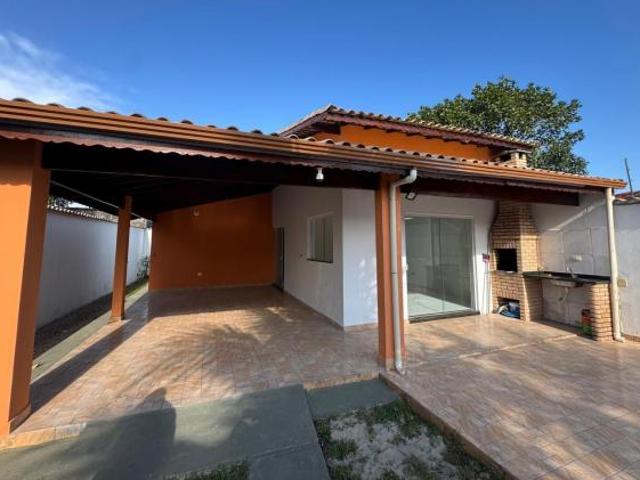 Casa no Balneario Gaivota em Itanhaém. Possui 02 dormitórios e piscina