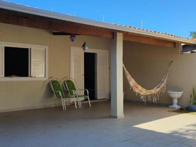 Casa no Balneario Jequitiba em Itanhaém. Possui 03 dormitórios e edícula