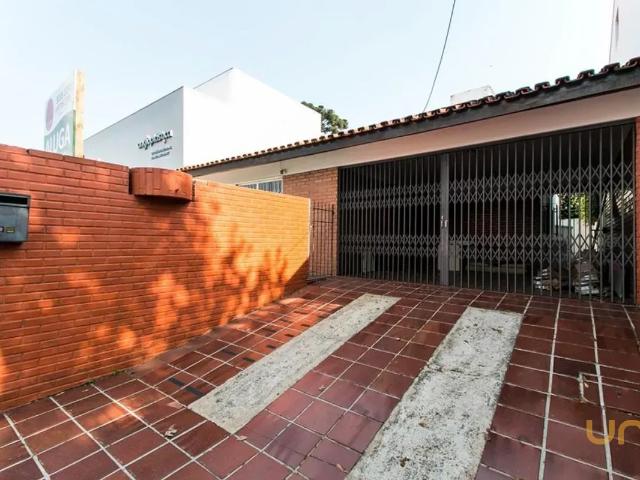 Casa no Batel de 214.2 m²