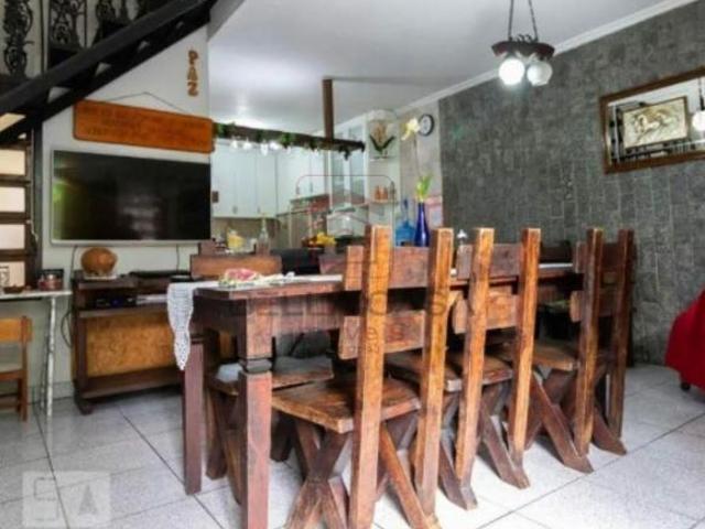 Casa no Belém com 4 suítes, 4 vagas e churrasqueira