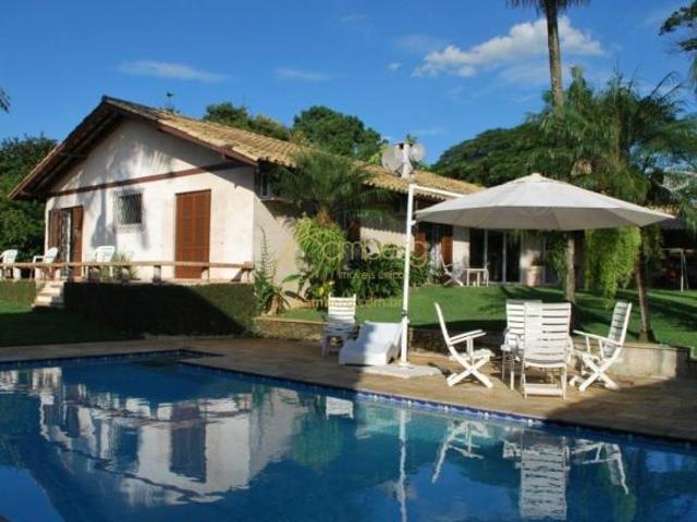Casa no Bolsão de Interlagos para quem gosta de cuidar de jardim e relaxar a beira da piscina