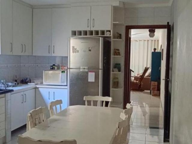 Casa no Bosque dos Eucaliptos 3 quartos, sendo 1 suite, 2 vagas chuarrasqueria, forno de pizza