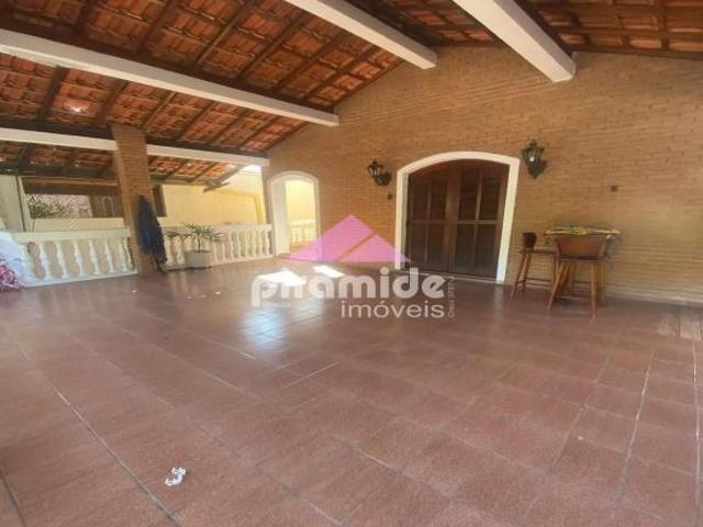 Casa no Bosque dos Eucaliptos em São José dos Campos