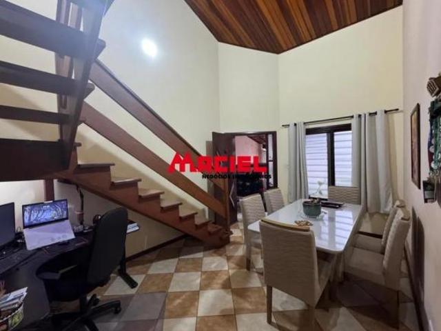 Casa no Bosque dos Ipês com 3 dormitórios sendo uma suíte assobradada, espaço gourmet com churrasque