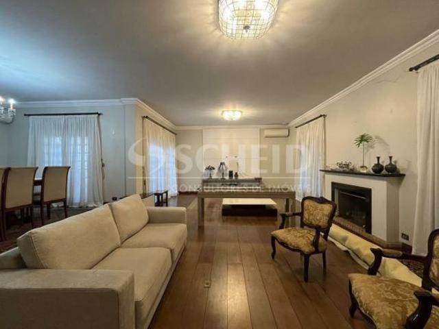 Casa no Brooklin com 4 quartos 2 suítes e 7 vagas de garagem!