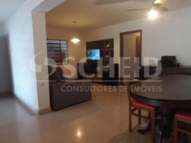 Casa no Brooklin Velho com 5 dormitórios e edícula com 2 dormitórios, jardim, 3 vaga e despensa.