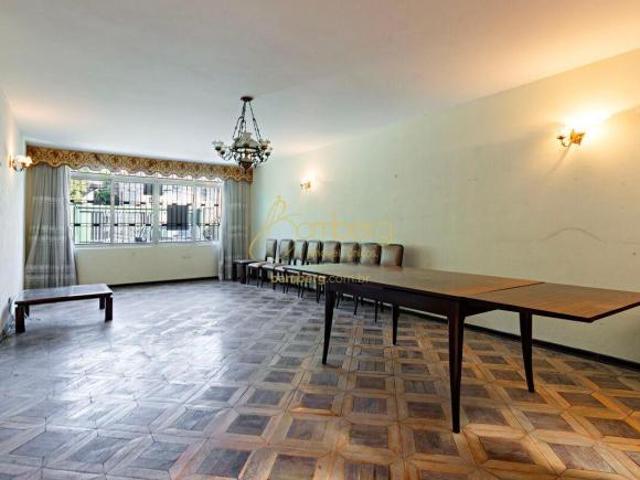 Casa no Brooklin 3 Dormitórios 1 Suíte, Espaços Ampliados e 5 Vagas de Garagem!