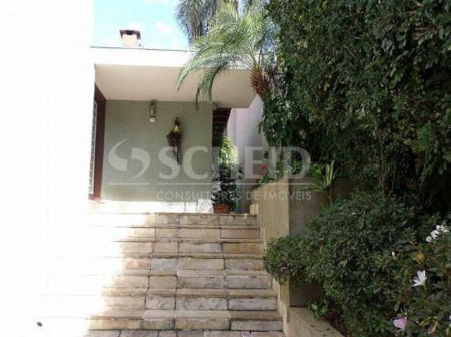 Casa no Brooklin 4 quartos 2 suítes e 3 vagas de garagem!