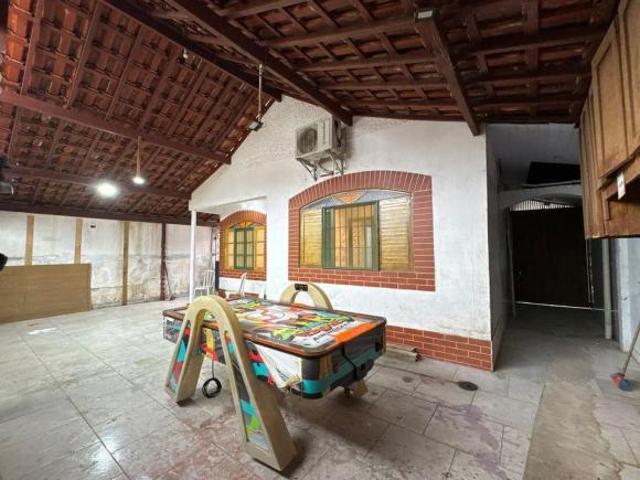 Casa no Caiçara, 2 dormitórios, piscina, churrasqueira, 4 vagas de garagem 100m²