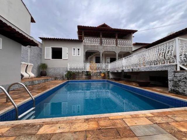 Casa no Caiçara com 294m², 06 quartos 02 suítes e área externa com piscina!