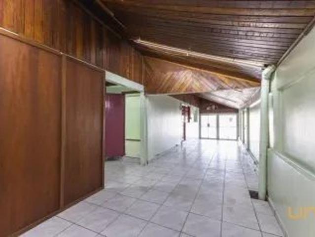 Casa no Cajuru de 140 m² com 3 quartos