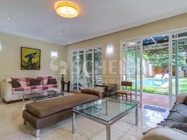 Casa no Campo Belo com 4 Suítes, Jardim e Piscina