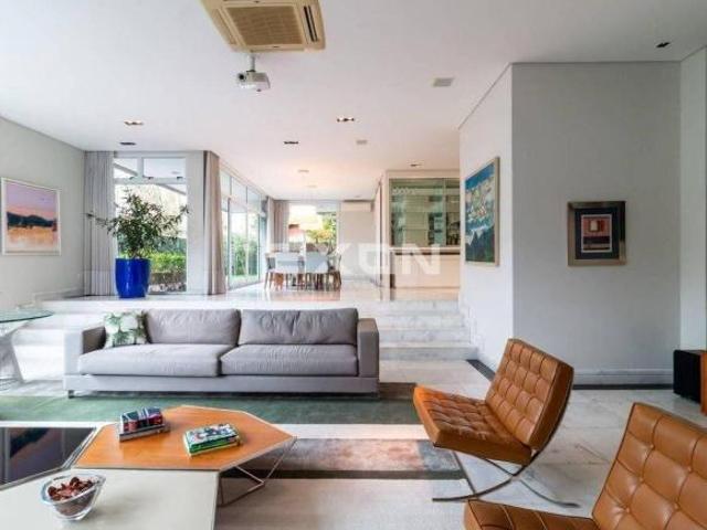 Casa no Campo Comprido Condomínio com 556m²