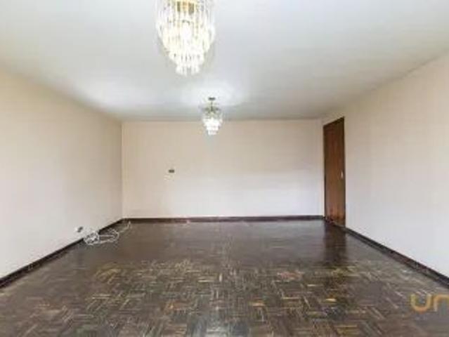 Casa no Campo Comprido de 230 m² com 4 quartos