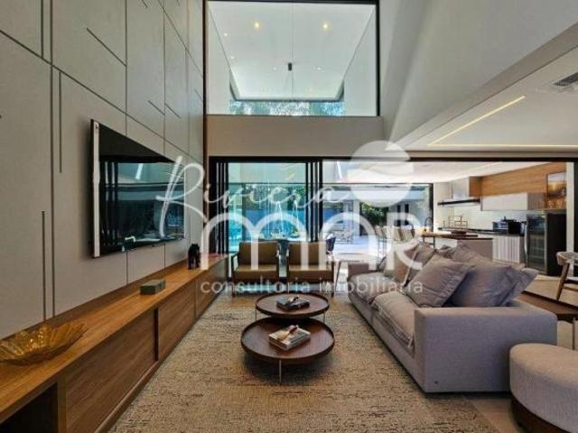 CASA NO CAMPO DE GOLFE COM 555 M² DE ÁREA CONSTRUÍDA EM RIVIERA