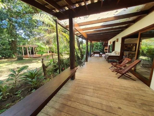 Casa no canto esquerdo a 100m da Praia de Itamambuca Ax30