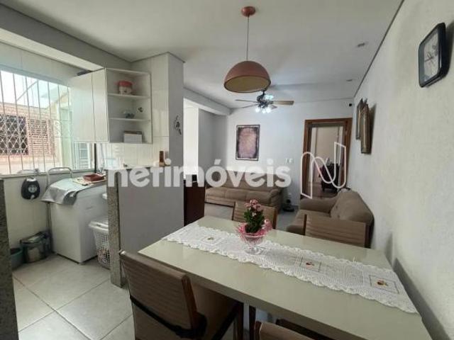 Casa á venda com 432m2, 4 quartos e 4 vagas no Carlos Prates para investir ou morar
