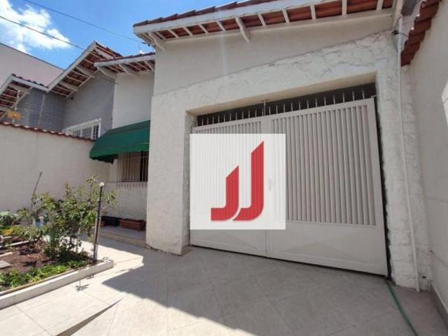 Casa no centro, a venda: 2 Dorm, edícula e duas vagas de garagem