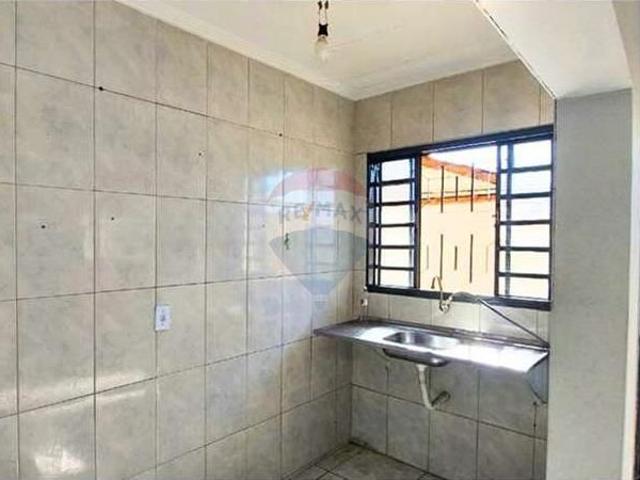 Casa no centro com 2 quartos