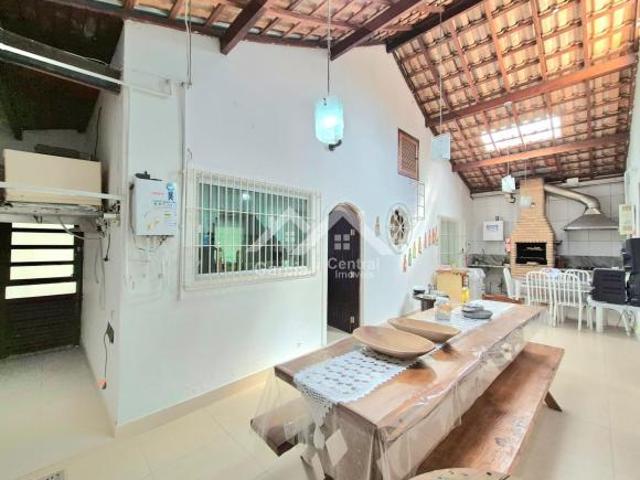 Casa no centro com 4 quartos em Peruíbe