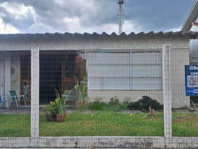 Casa no centro de Tramandaí com 3 dorm, 2 banh + edícula completa, garagem 2 car