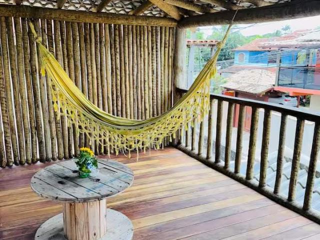 Casa no Centro de Búzios com Varanda e Churrasqueira