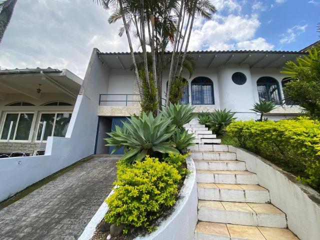 CASA NO CENTRO DE CRICIÚMA À LOCAÇÃO