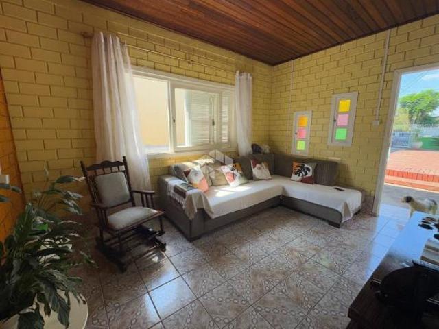 Casa no Centro de Esteio/RS com 3 dormitórios piscina e pátio privativo
