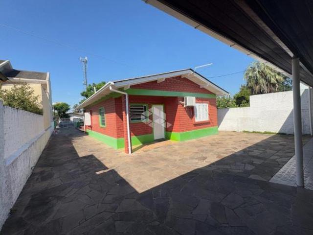 Casa no Centro de Esteio/RS com 3 dormitórios piscina e pátio privativo