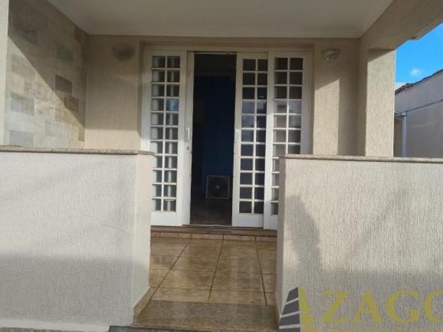 Casa no Centro de Franca por 550 mil