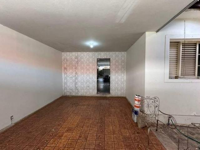 Casa no Centro de Itaúna Próximo a praça Matriz