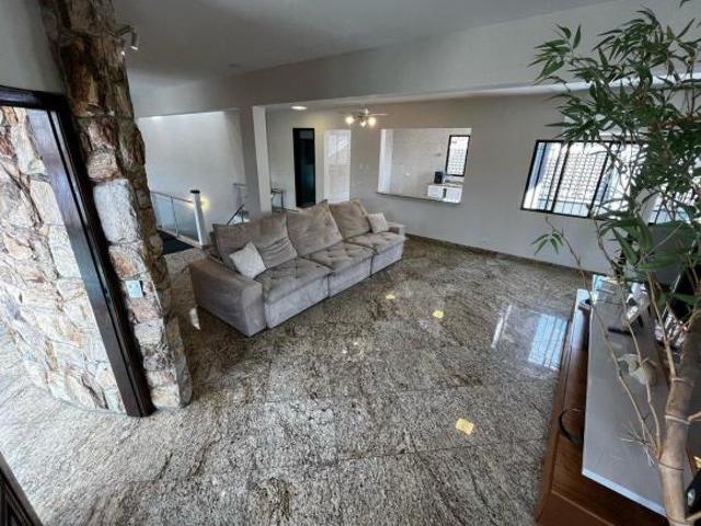 Casa no Centro de Osasco 354m² 4 Dormitórios c/ 1 Suíte e Closet Aceita.