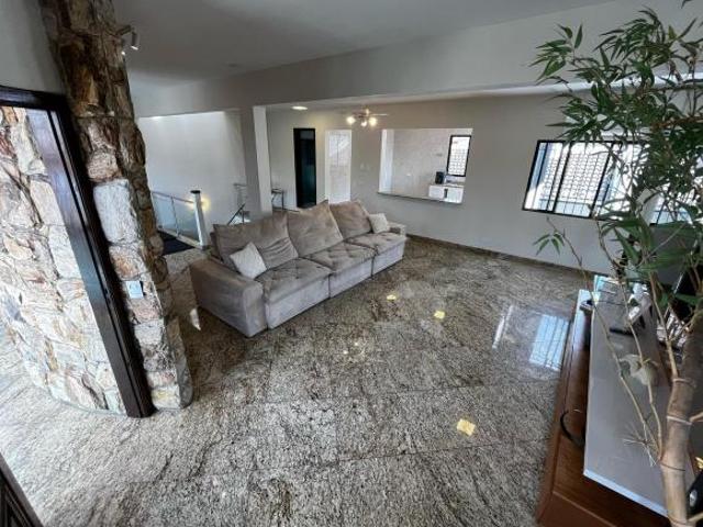 Casa no Centro de Osasco 354m² 4 Dormitórios c/ 1 Suíte e Closet Aceita Permuta