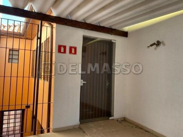 Casa no centro, ótima para moradia ou comercio!