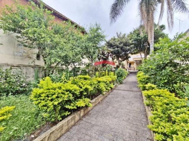 Casa no Chora Menino, com 4 quartos, 6 vagas, próx. à Av. Braz Leme