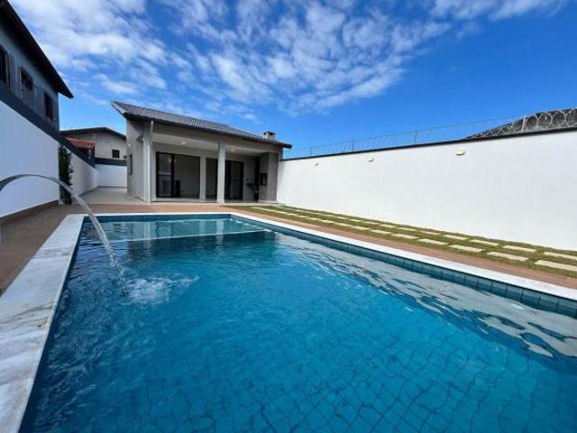 Casa no Cibratel 2 a Apenas 40 Metros do Mar – Piscina, Suíte e Espaço para 6 Veículos